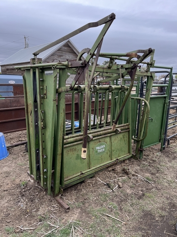 Powder River Cattle Squeeze Chute - Nex-Tech Classifieds