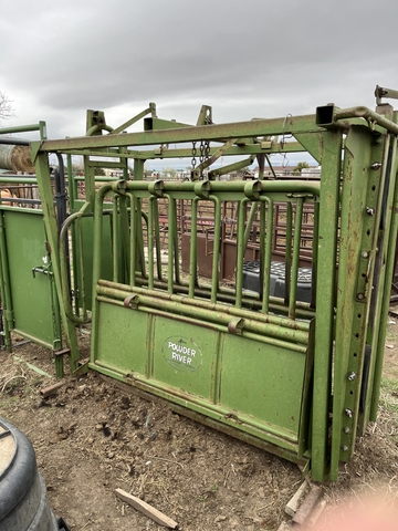 Powder River Cattle Squeeze Chute - Nex-Tech Classifieds