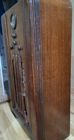 Philco 37-620 Art Deco-style floor radio from 1937 - Nex-Tech Classifieds