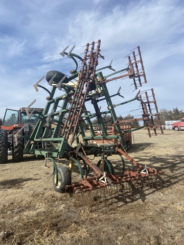 28 ‘ Flex King Duck Feet Chisel - Nex-Tech Classifieds