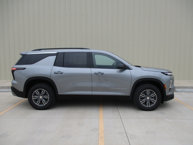 2025 Chevy Traverse LT FWD w/captain seats - Nex-Tech Classifieds