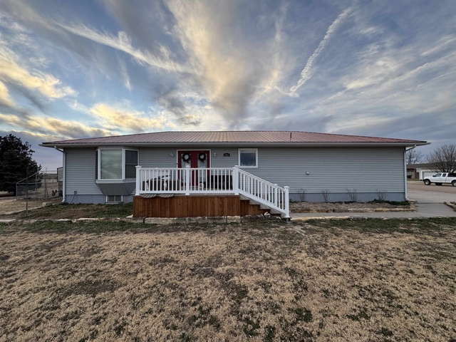 Ranch Home with Basement Apartment! | 1001 W Main Street - Nex-Tech ...