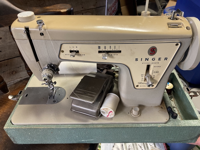 Vintage Singer sewing machine - Nex-Tech Classifieds