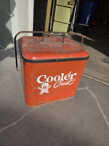 Metal Eskimo cooler chest - Nex-Tech Classifieds