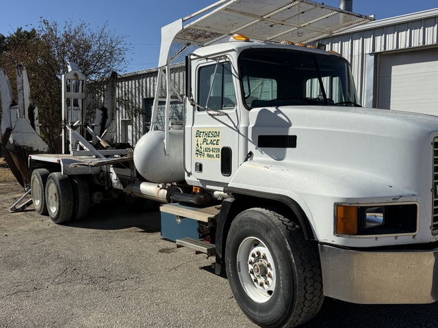 1978 Big John Model 80 Tree Spade on 1990 Mack CH 600 - Nex-Tech ...