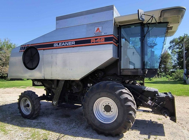 1992 Gleaner R42 Combine - Nex-Tech Classifieds