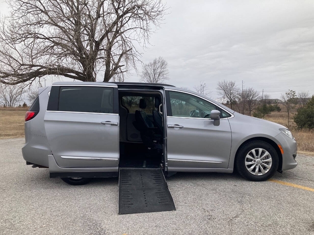 2017 Chrysler Pacifica Wheelchair Accessible Van - Nex-Tech Classifieds